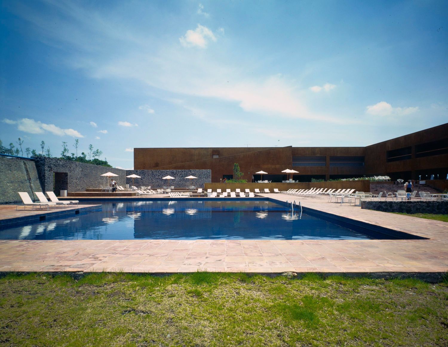 LOMAS SPORTING CLUB | Fotografía de : Julius Shulman © J. Paul Getty ...