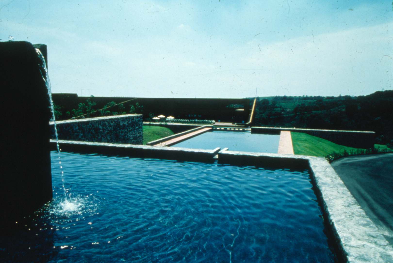 LOMAS SPORTING CLUB | Photograph by: Julius Shulman © J. Paul Getty ...